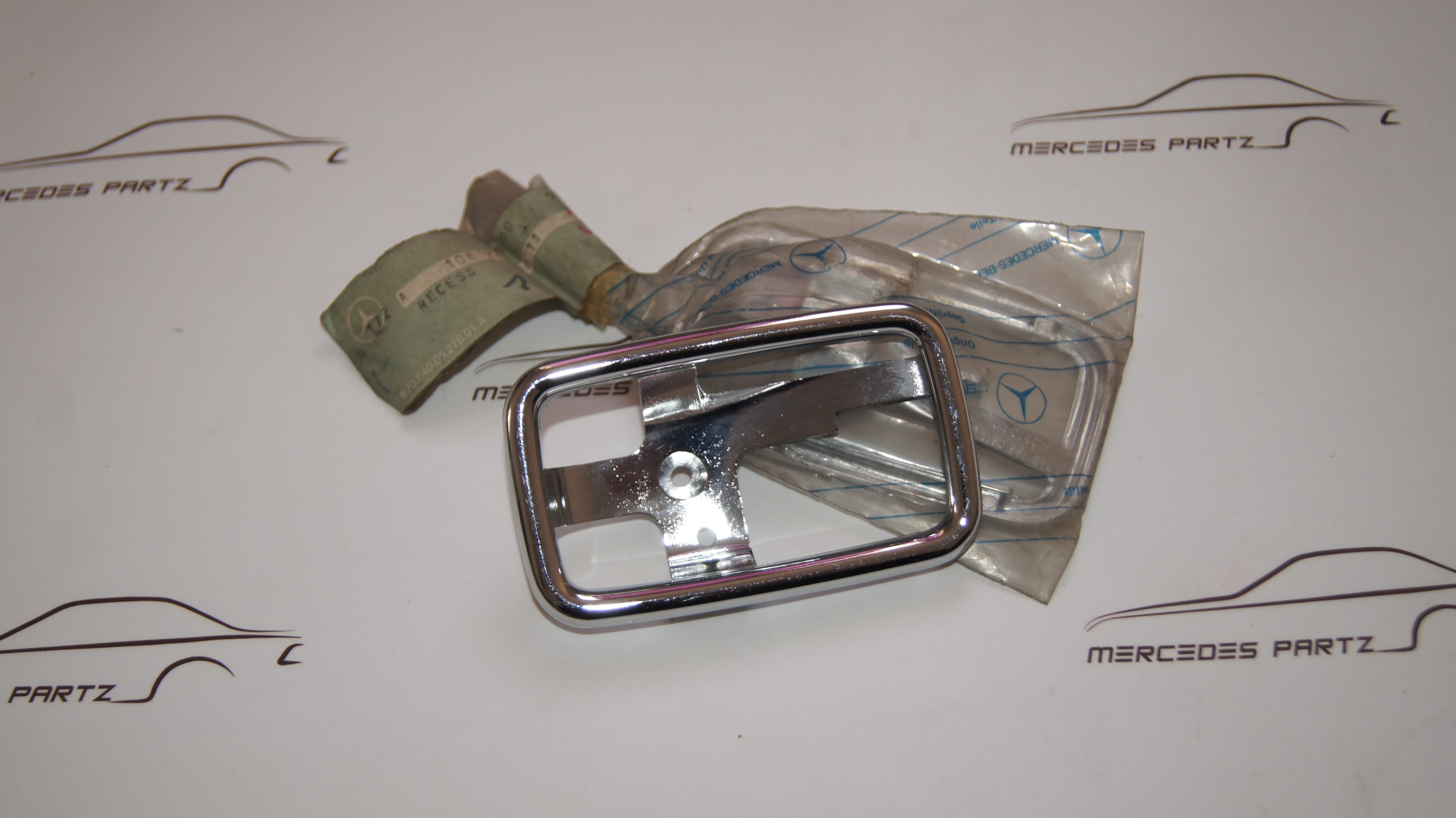 W100 W108 W109 W110 W111 W112 W113 W114 W115 W123 door handle right ...