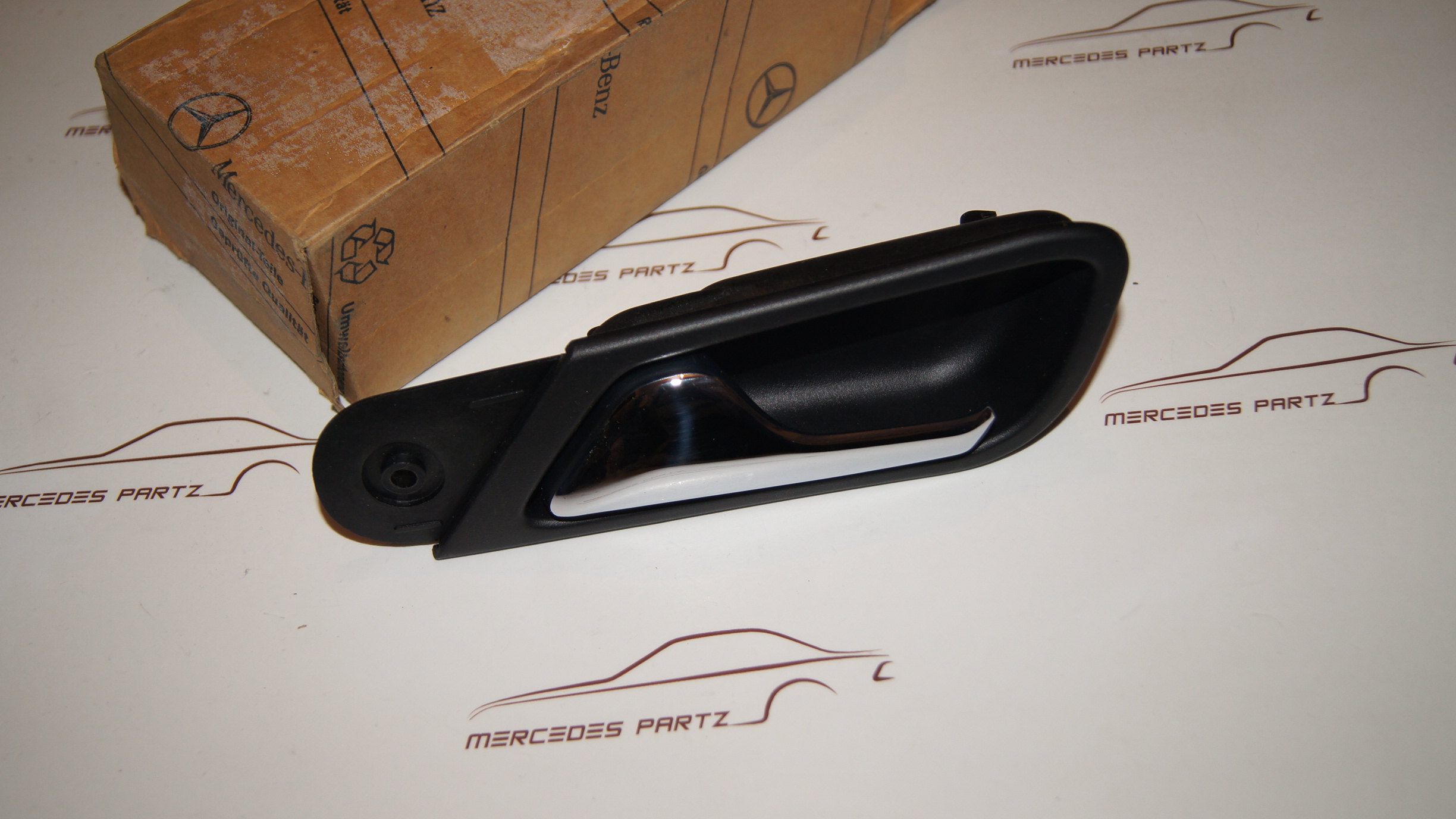 W208 CLK left side interior door handle - mercedespartz