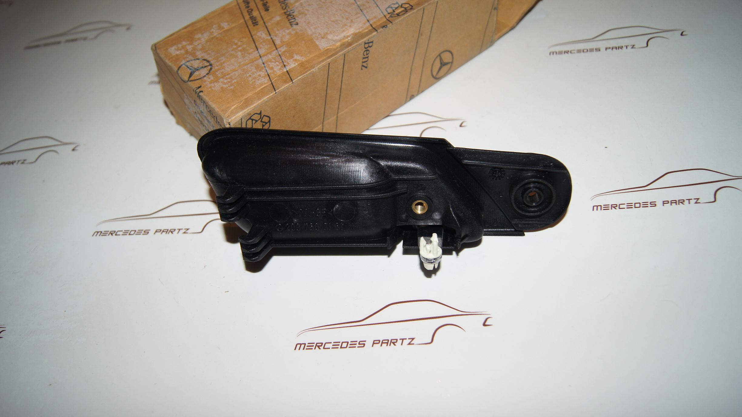W208 CLK left side interior door handle - mercedespartz