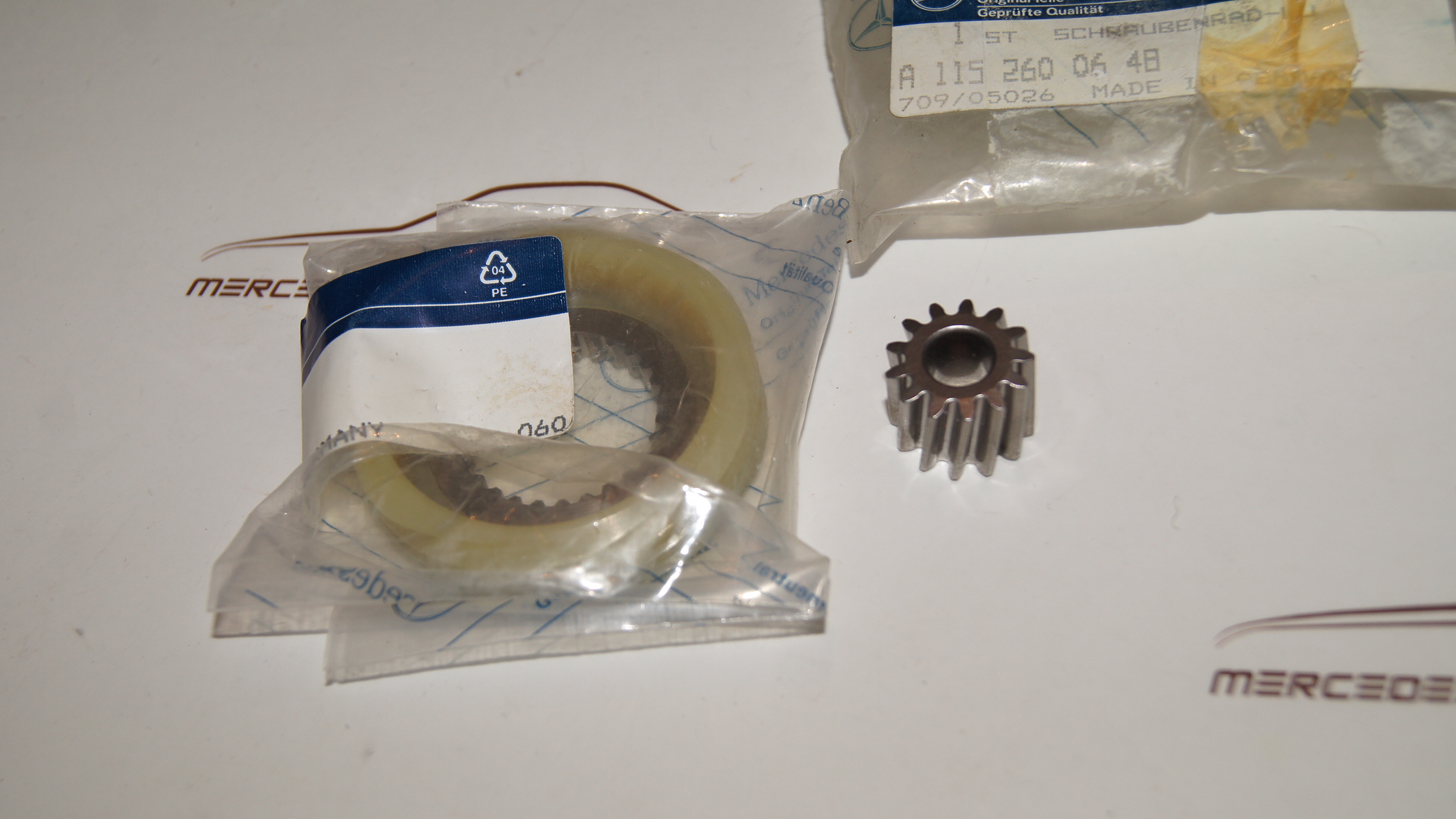 A1152600348 speedometer gear W108 W109 W111 W113 - mercedespartz