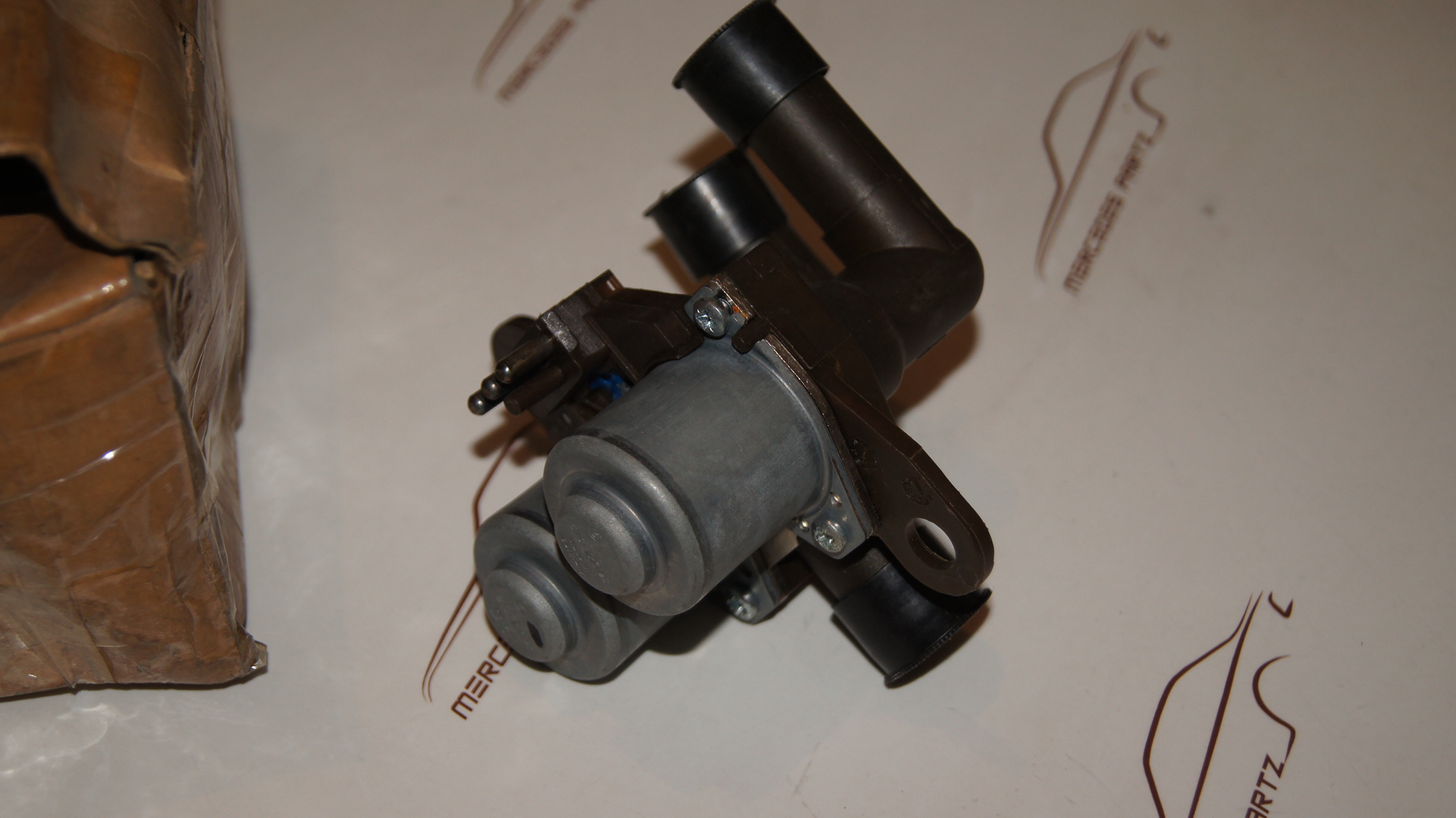 W208 W208 double valve electromagnetic heater valve NEW NOS - mercedespartz