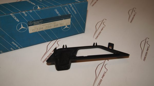 W124 rear right interior door handle assembly cover - mercedespartz