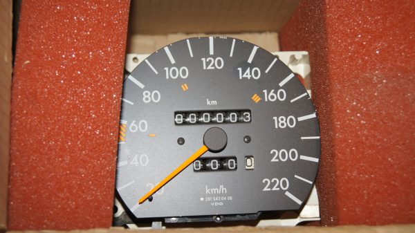 W201 190E speedometer NOS NEW - mercedespartz