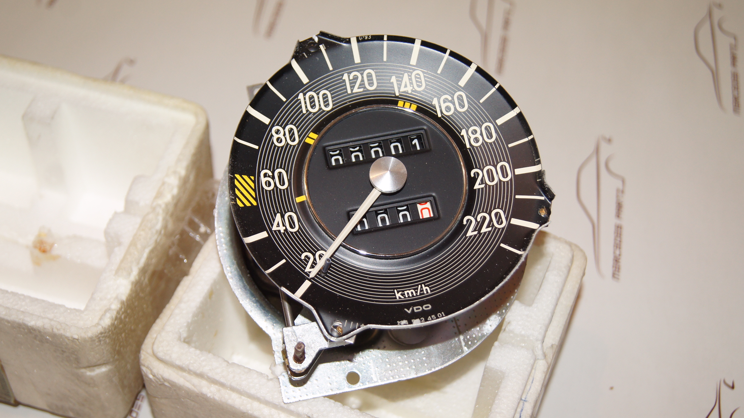 A0075425206 W114 W115 speedometer NEW NOS - mercedespartz