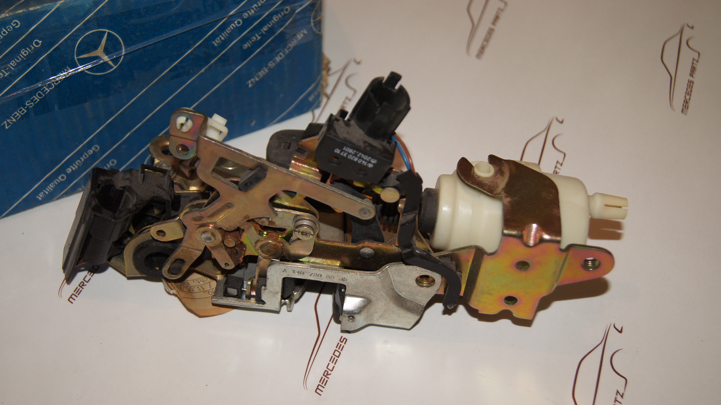 W140 rear left door lock with closing aid - mercedespartz