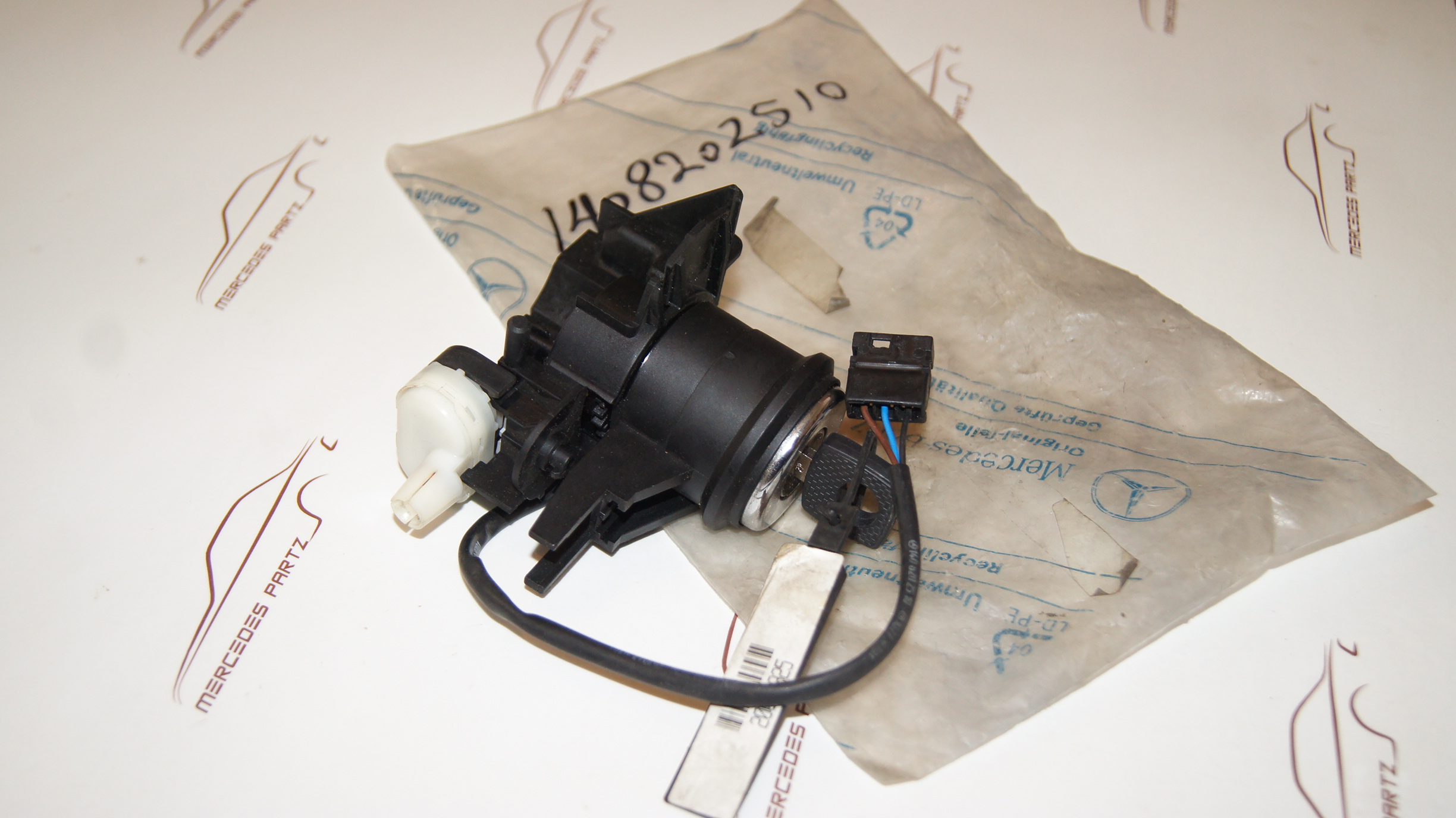 W140 trunk lock with key - mercedespartz