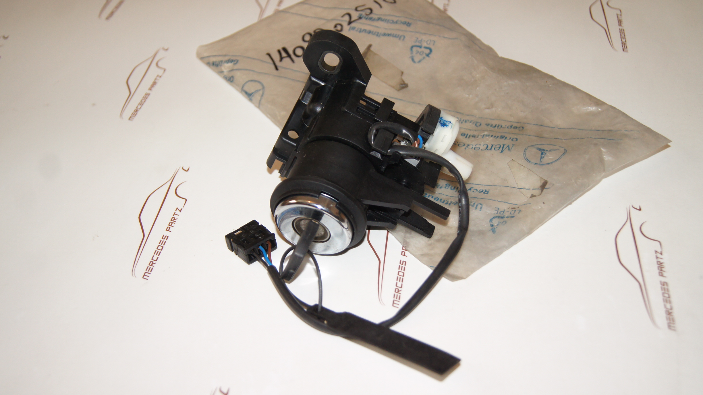 W140 trunk lock with key - mercedespartz