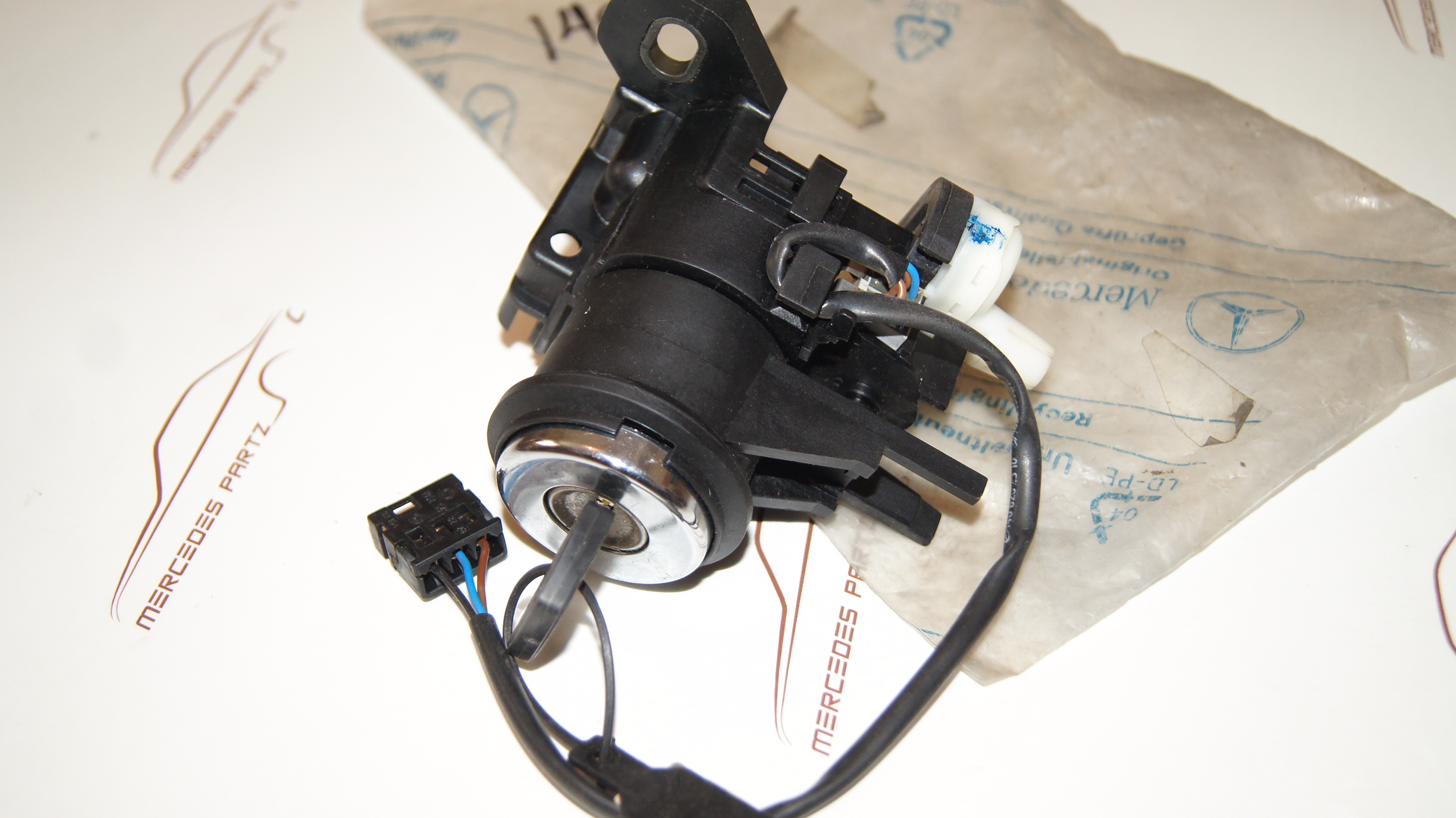 W140 trunk lock with key - mercedespartz