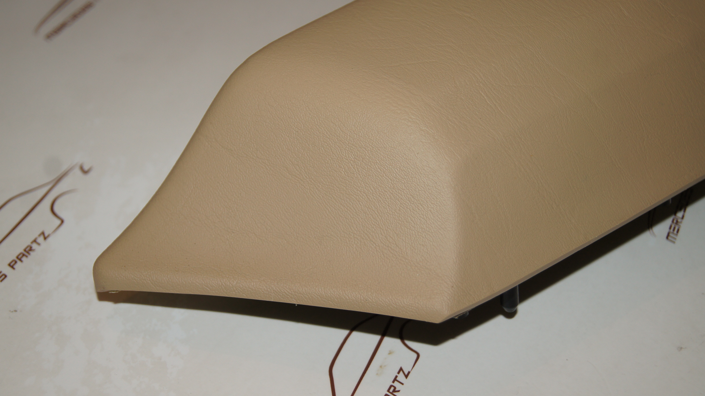 W124 rear left door armrest - mercedespartz