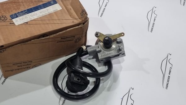 W126 R107 ASR / cruise control sending unit A0065428517 - mercedespartz