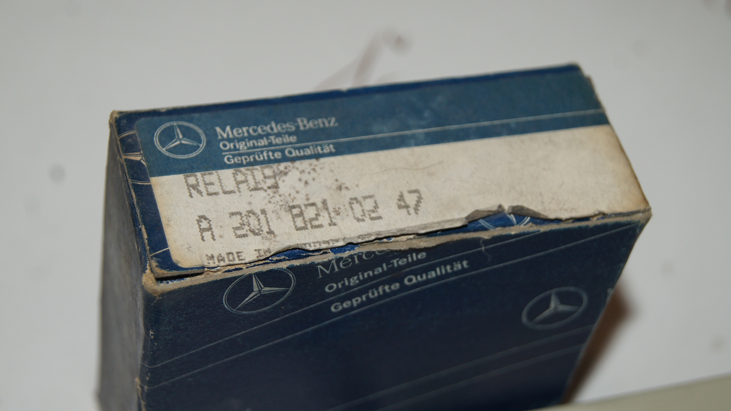 A2018210247 W124 W126 W201 hazard warning switch relay - mercedespartz