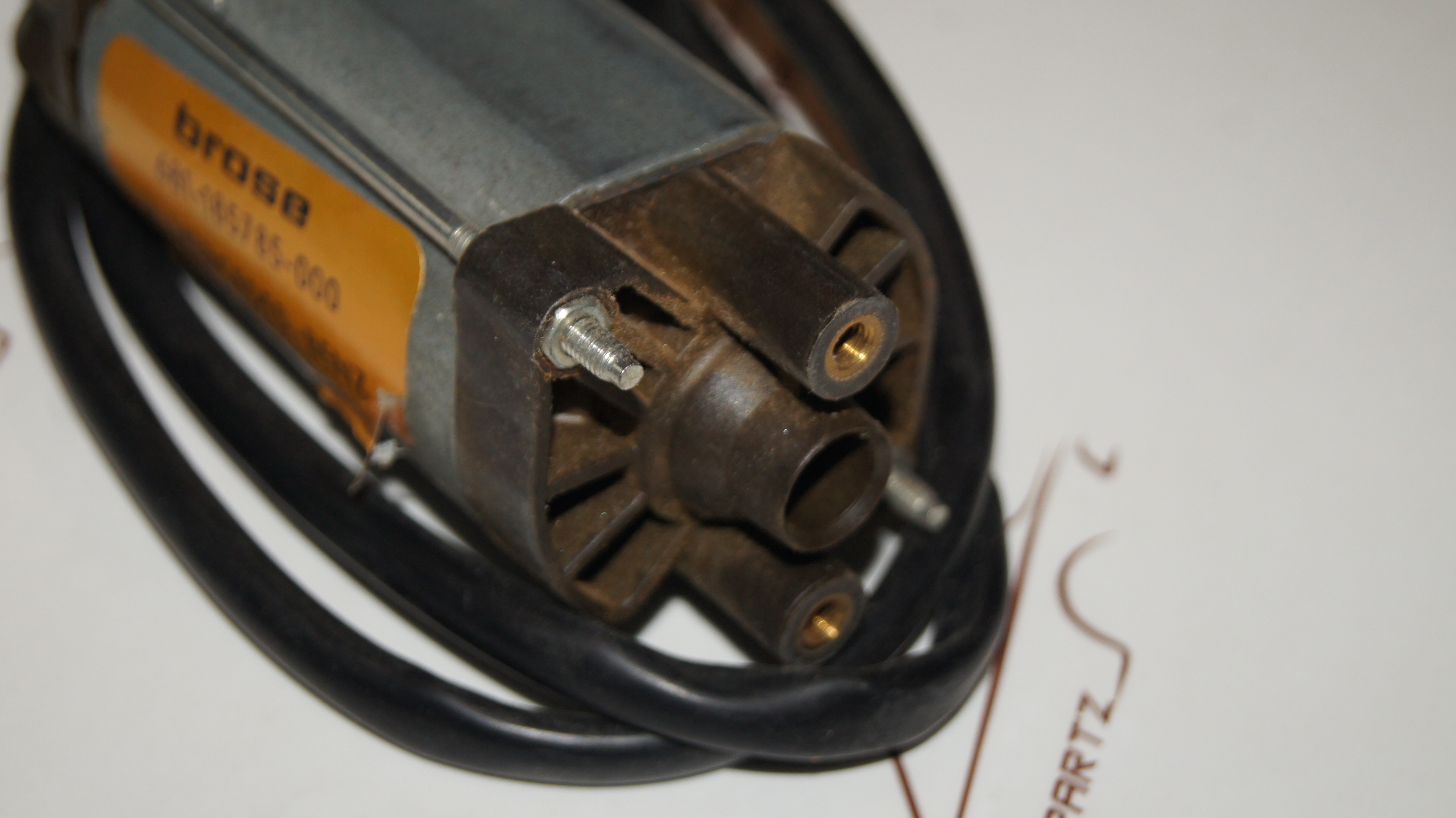 W126 rear seat adjustment electric motor - mercedespartz