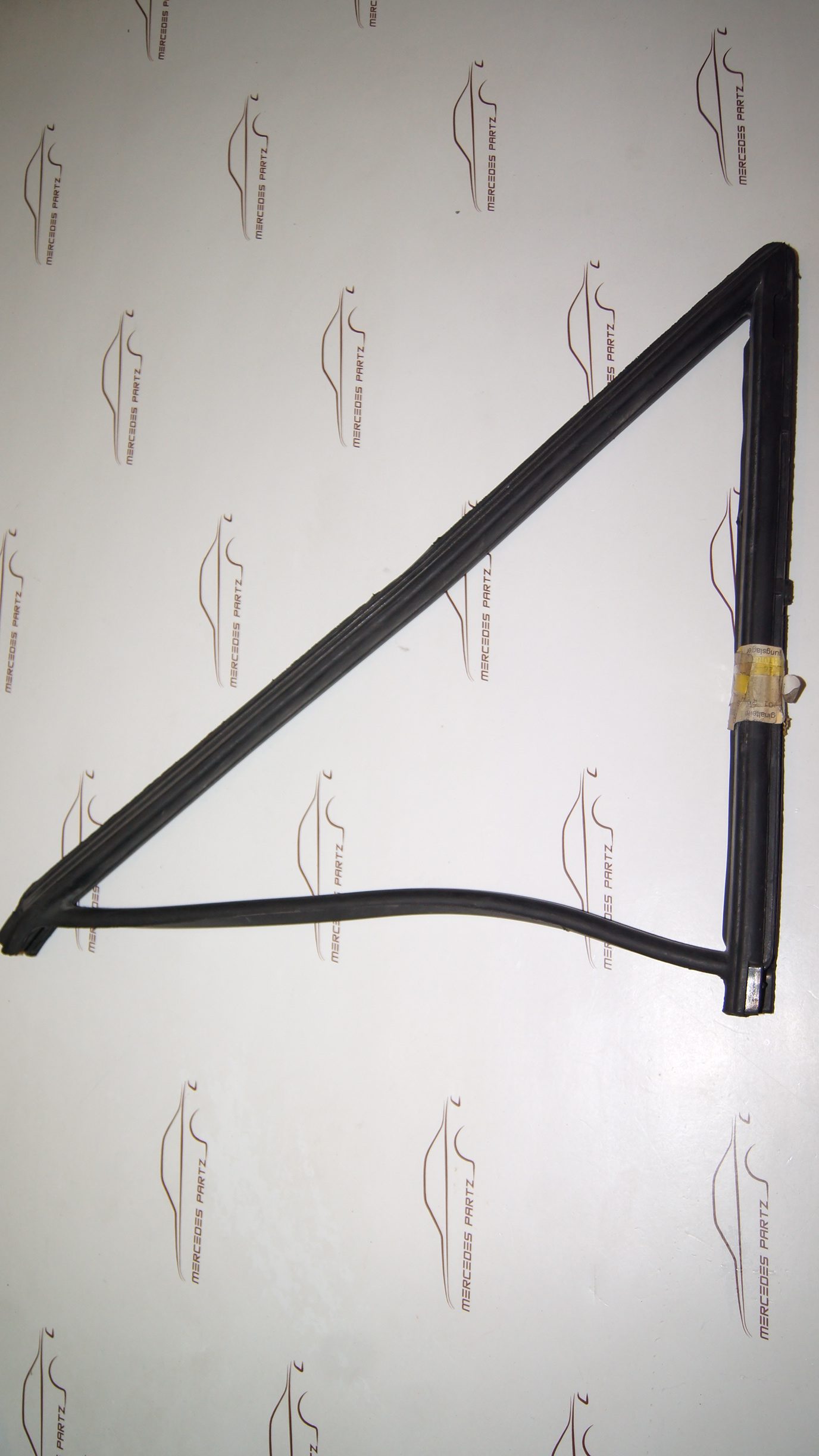 W126 rear left fixed window seal - mercedespartz