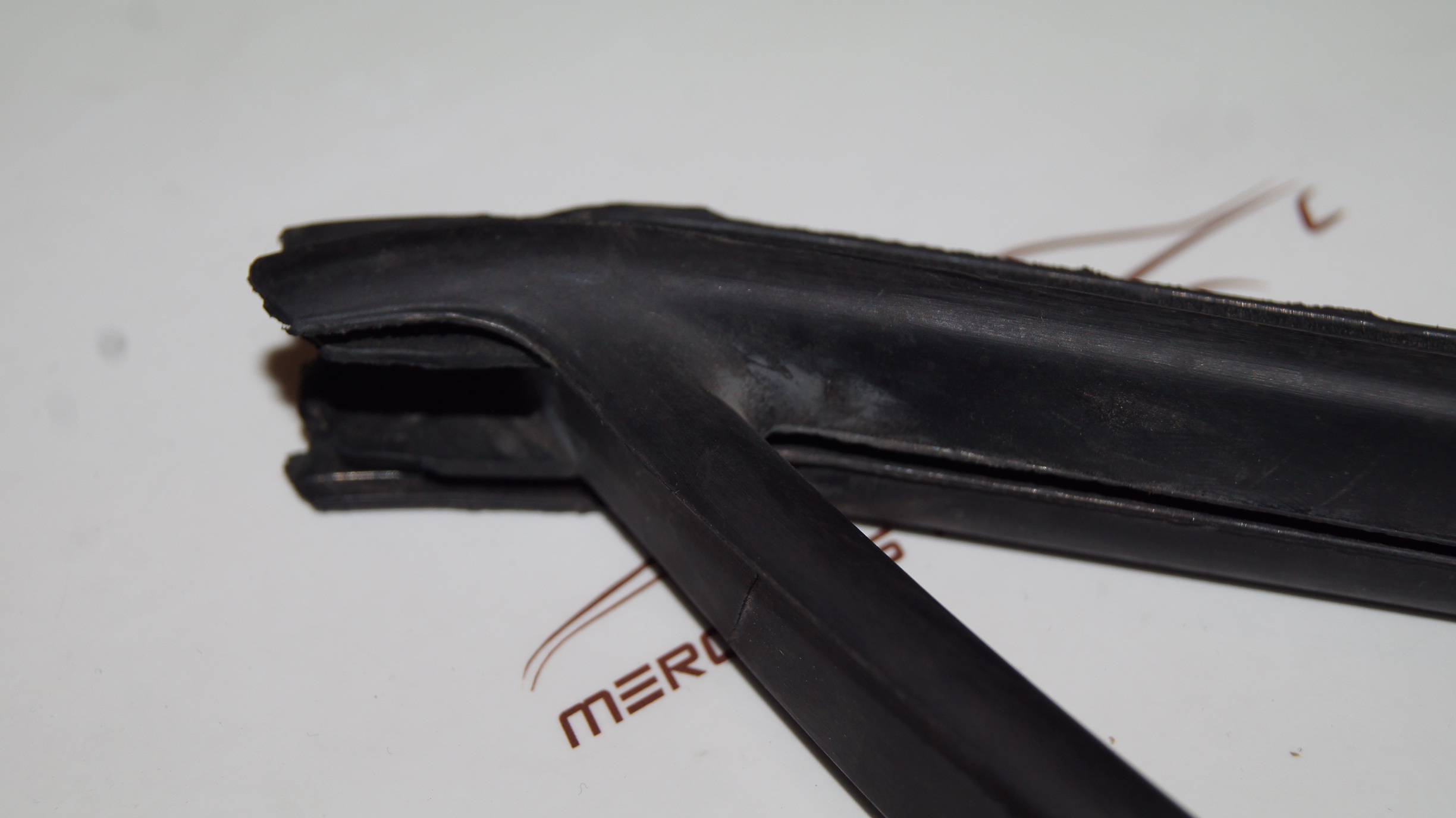 W126 rear left fixed window seal - mercedespartz