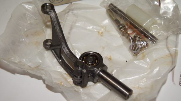 OM615 OM616 OM617 OM621 vacuum pump rocker arm repair kit - mercedespartz