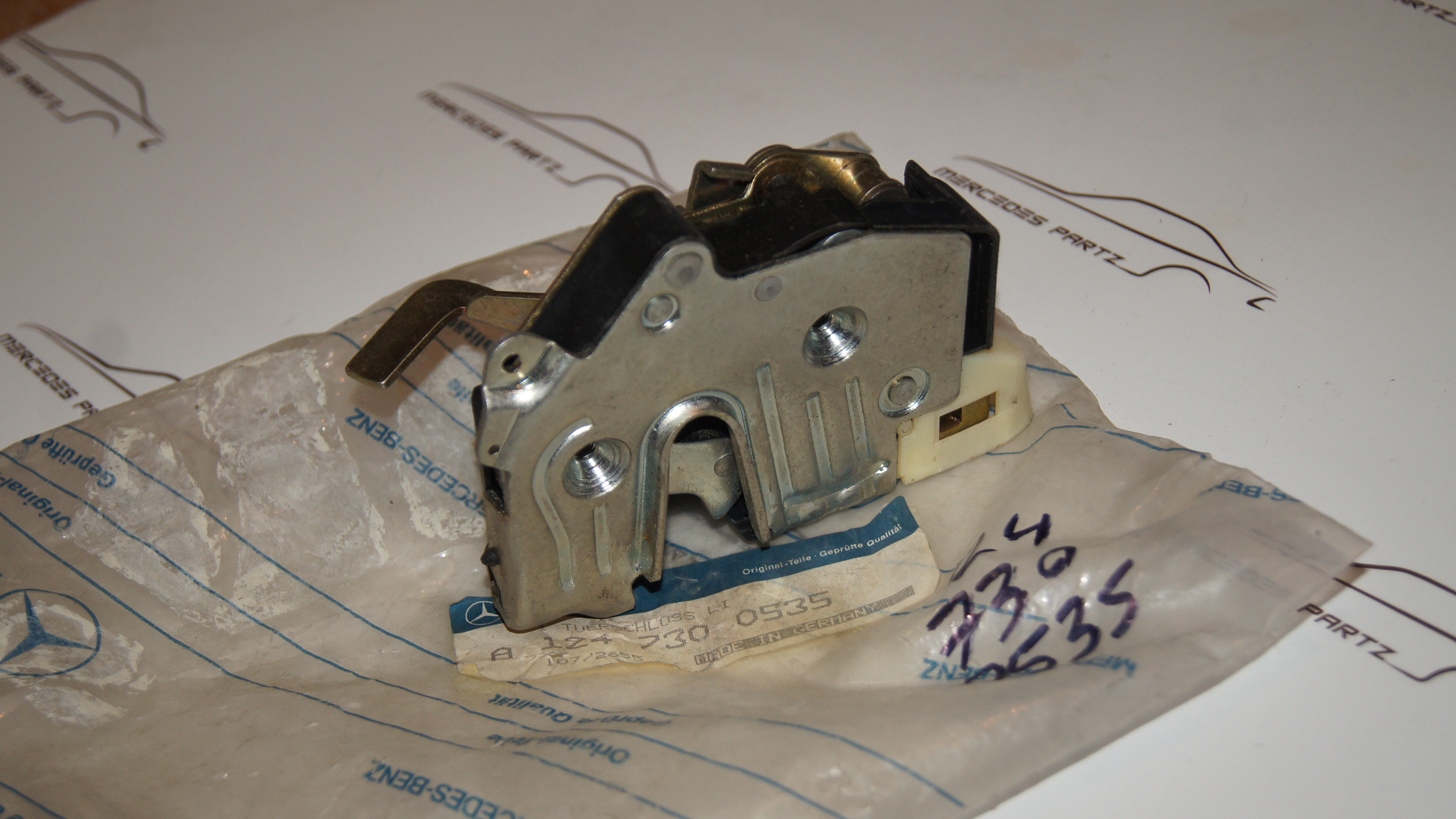 W124 rear left door lock - mercedespartz