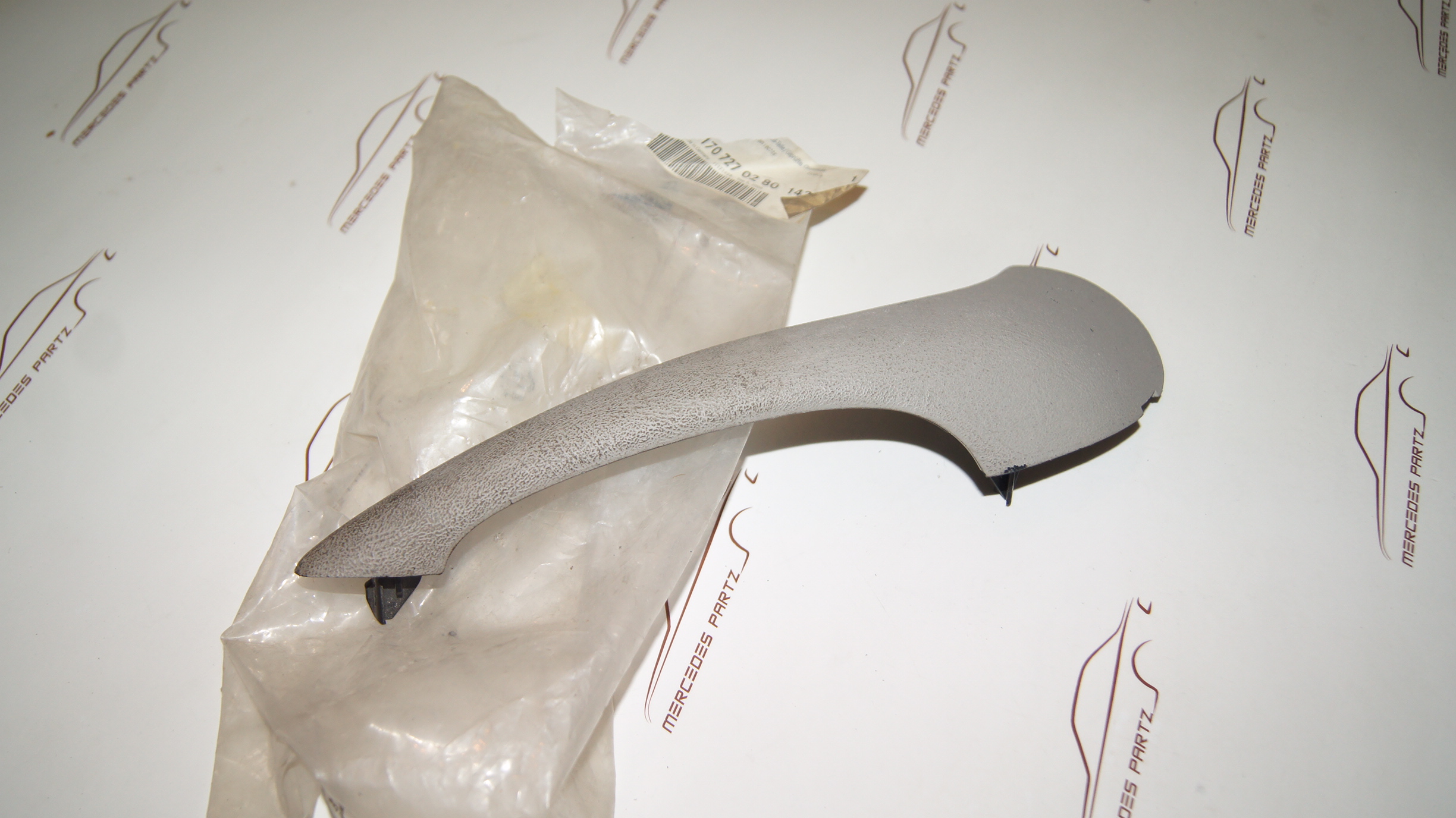 R170 top right door grab handle - mercedespartz