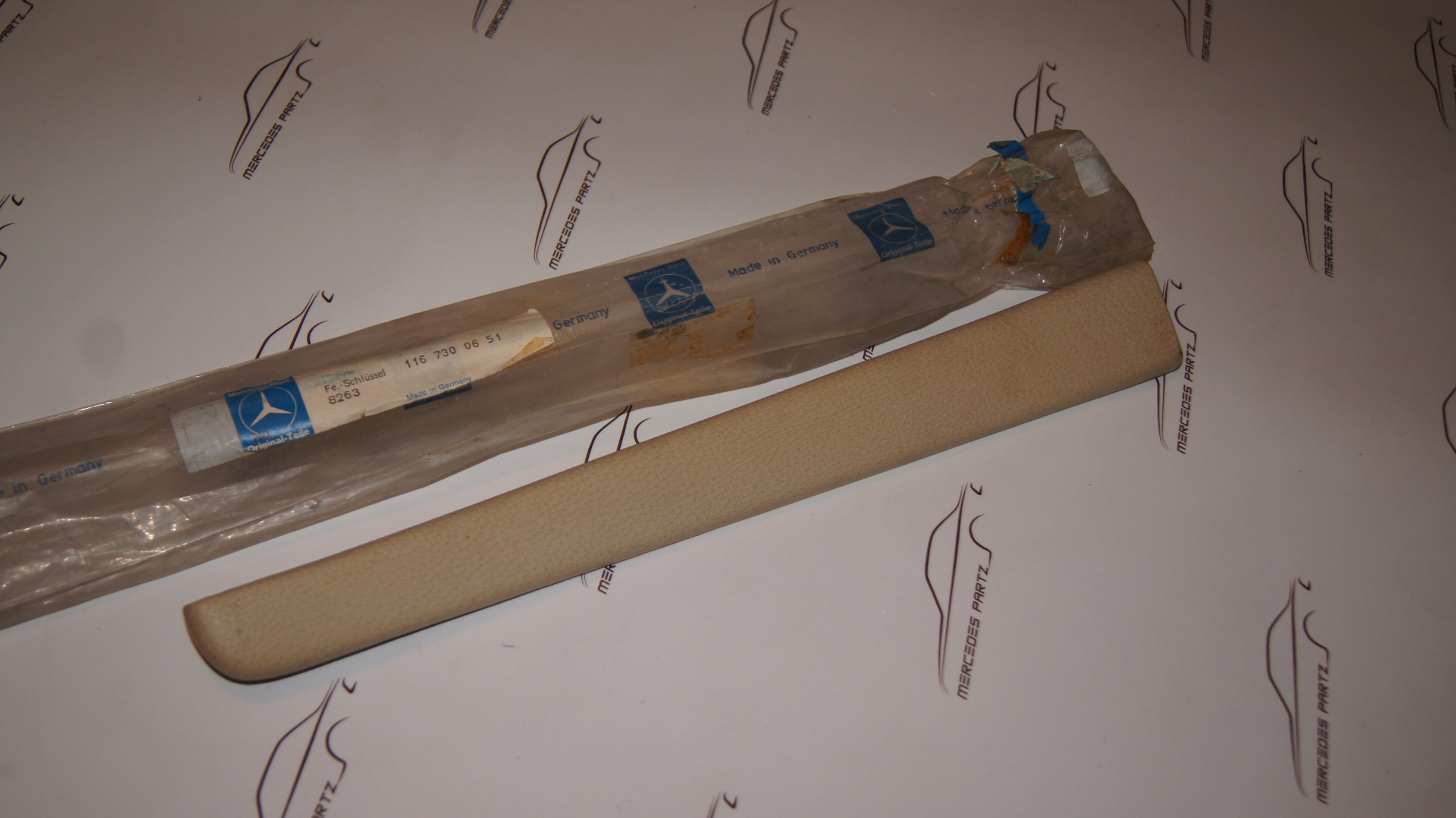 W116 rear door front right panelling - mercedespartz