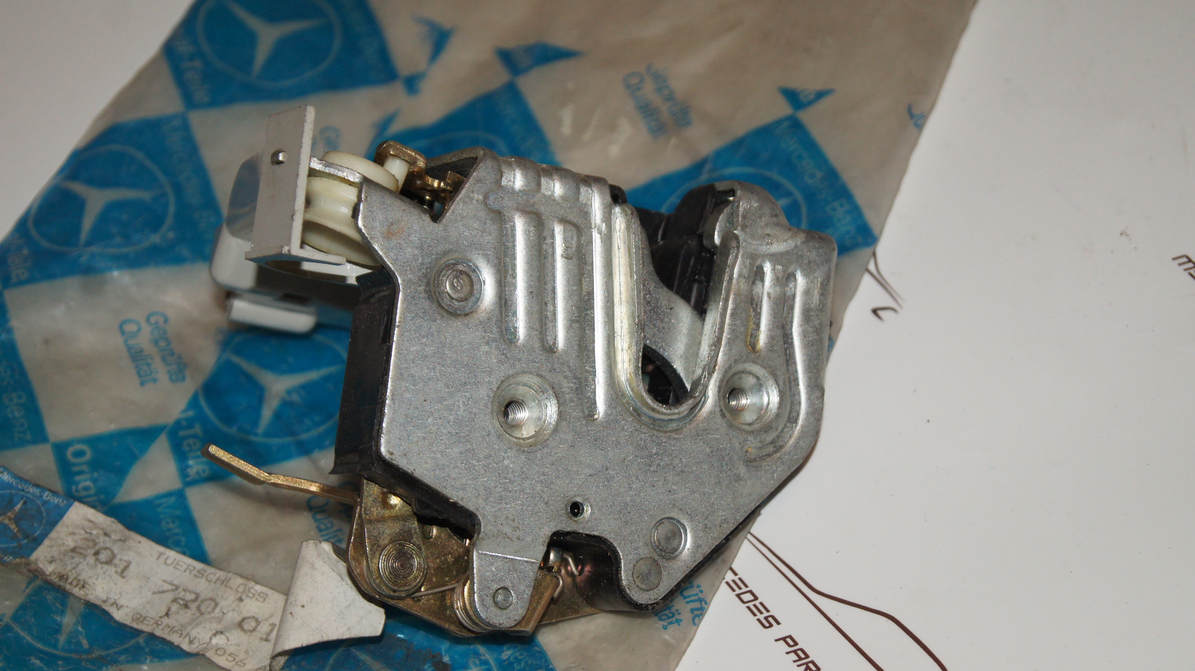 W201 front left lock with interior central locking system - mercedespartz