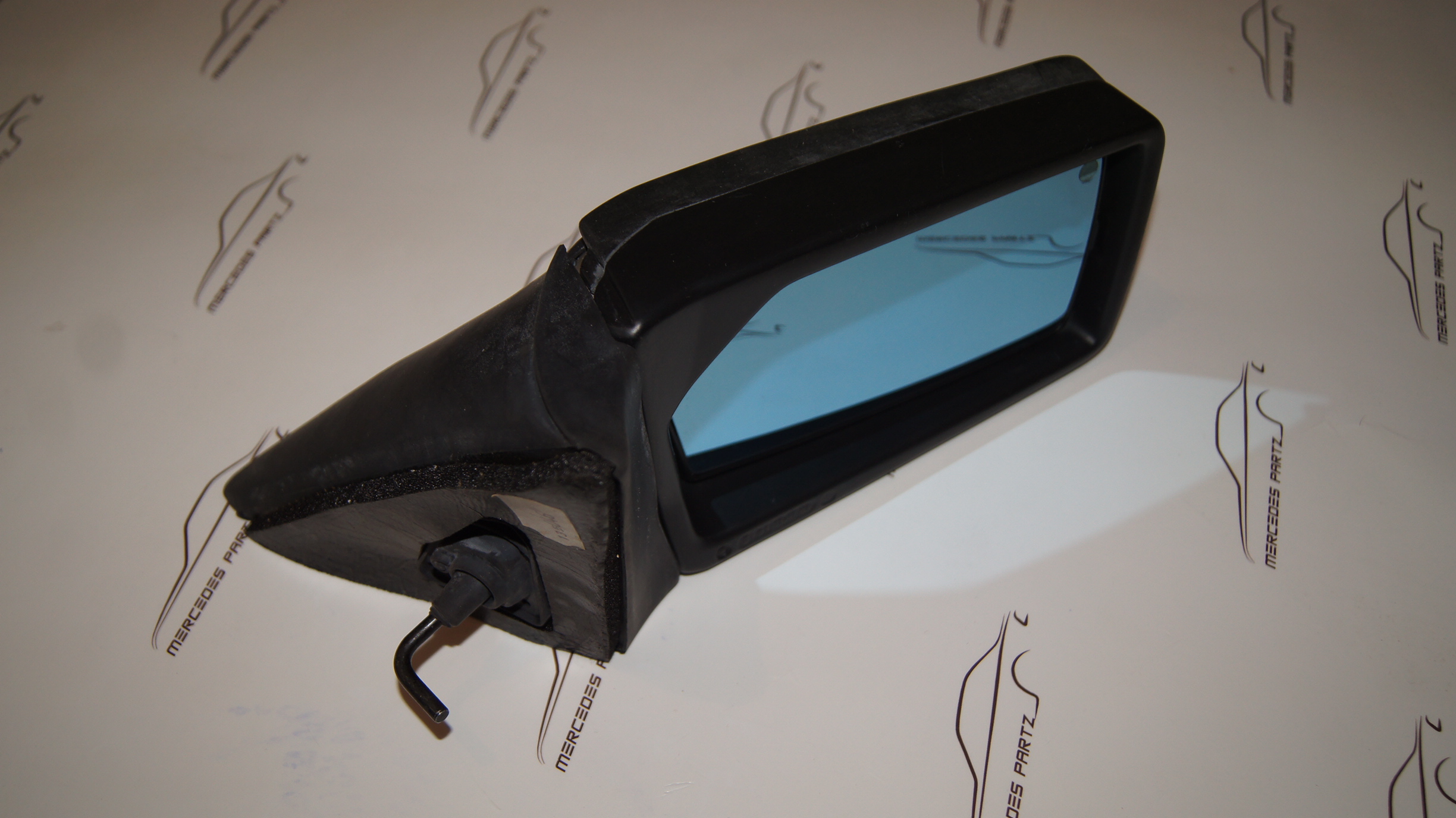 W126 right side manually adjusted rear view mirror - mercedespartz