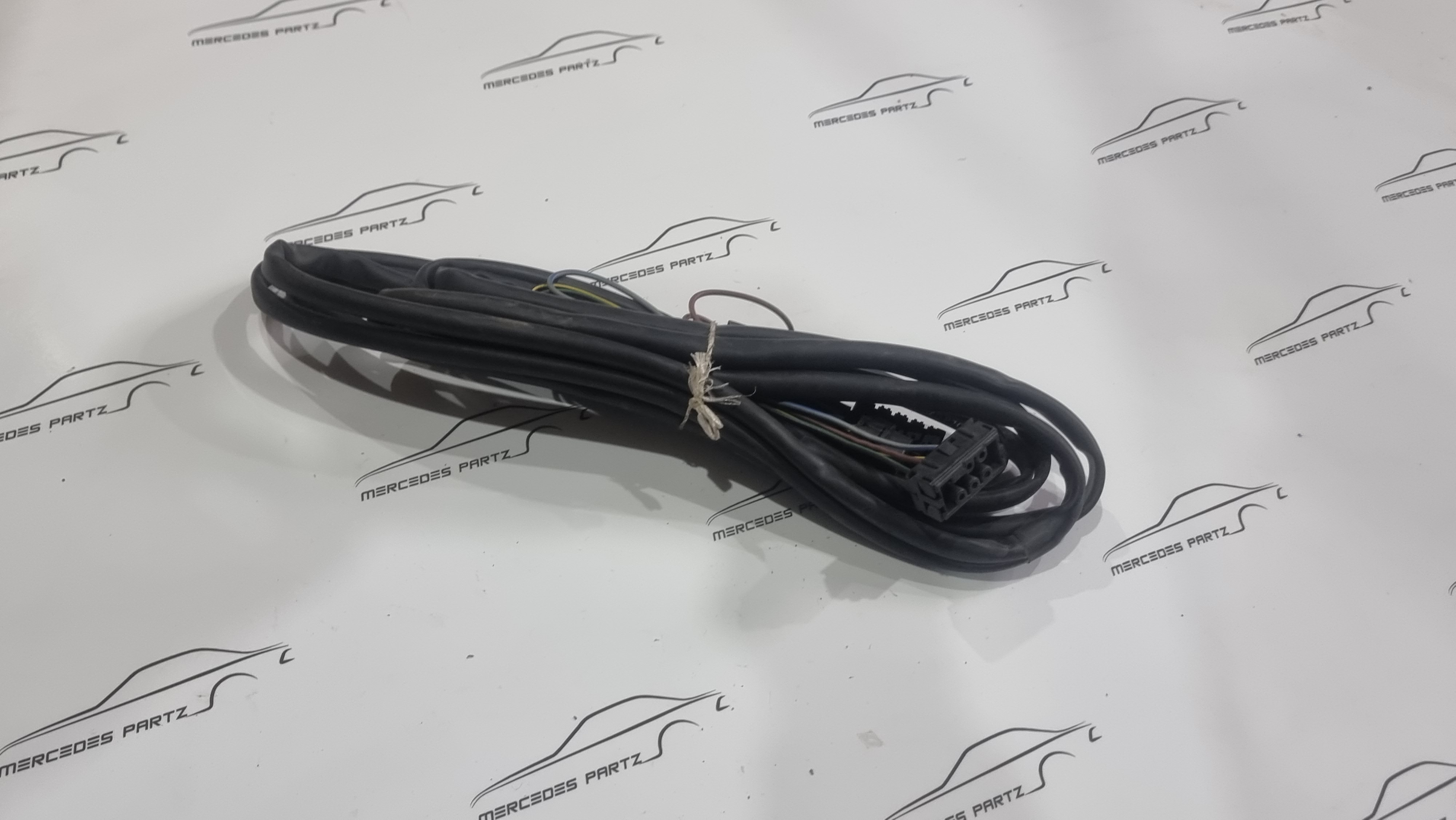 A1245408709 W124 C124 headrest unlocking mechanism NOS - mercedespartz