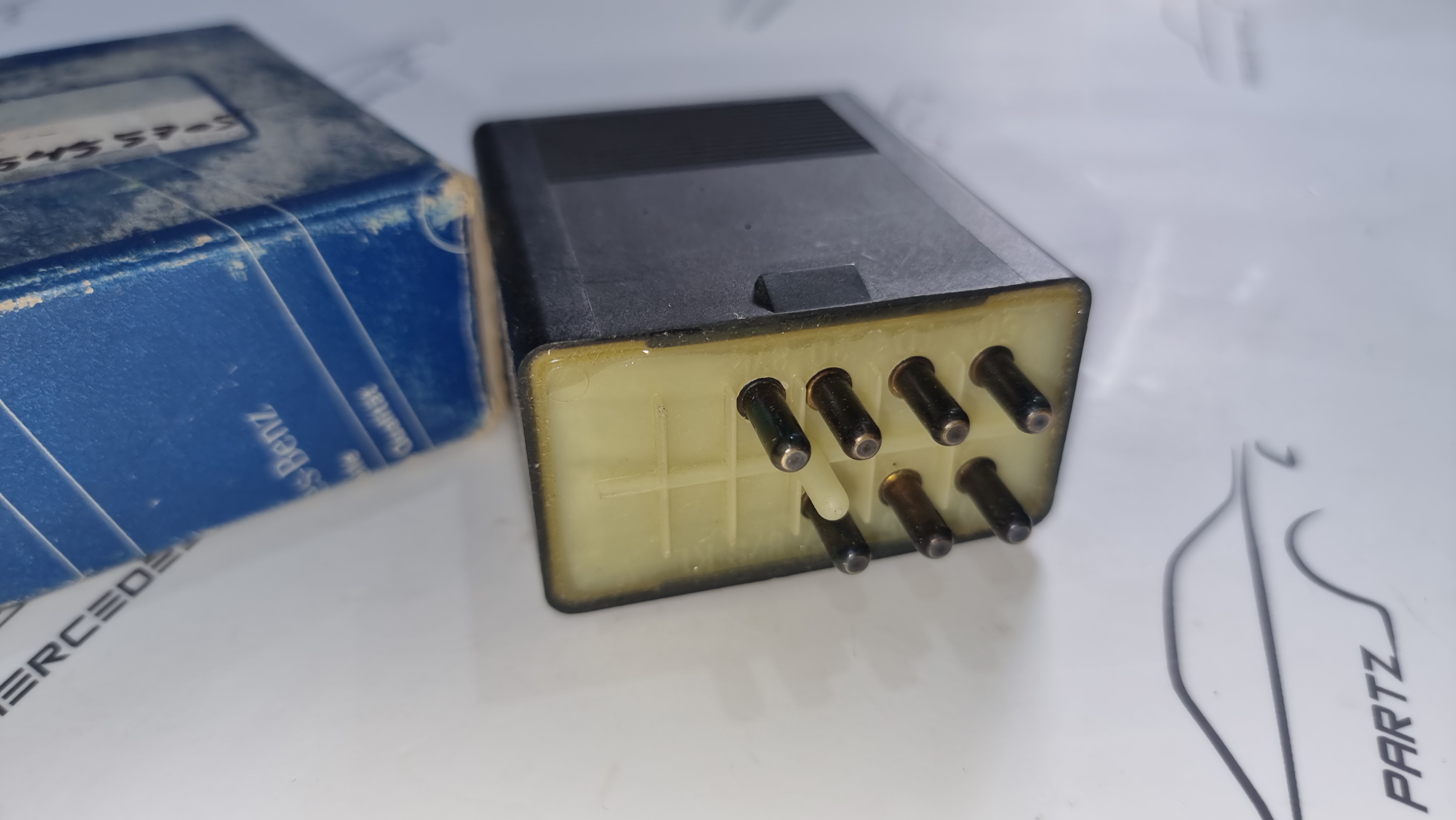 W201 W124 2.3 190E fuel pump cut-off relay A0015455705 - mercedespartz