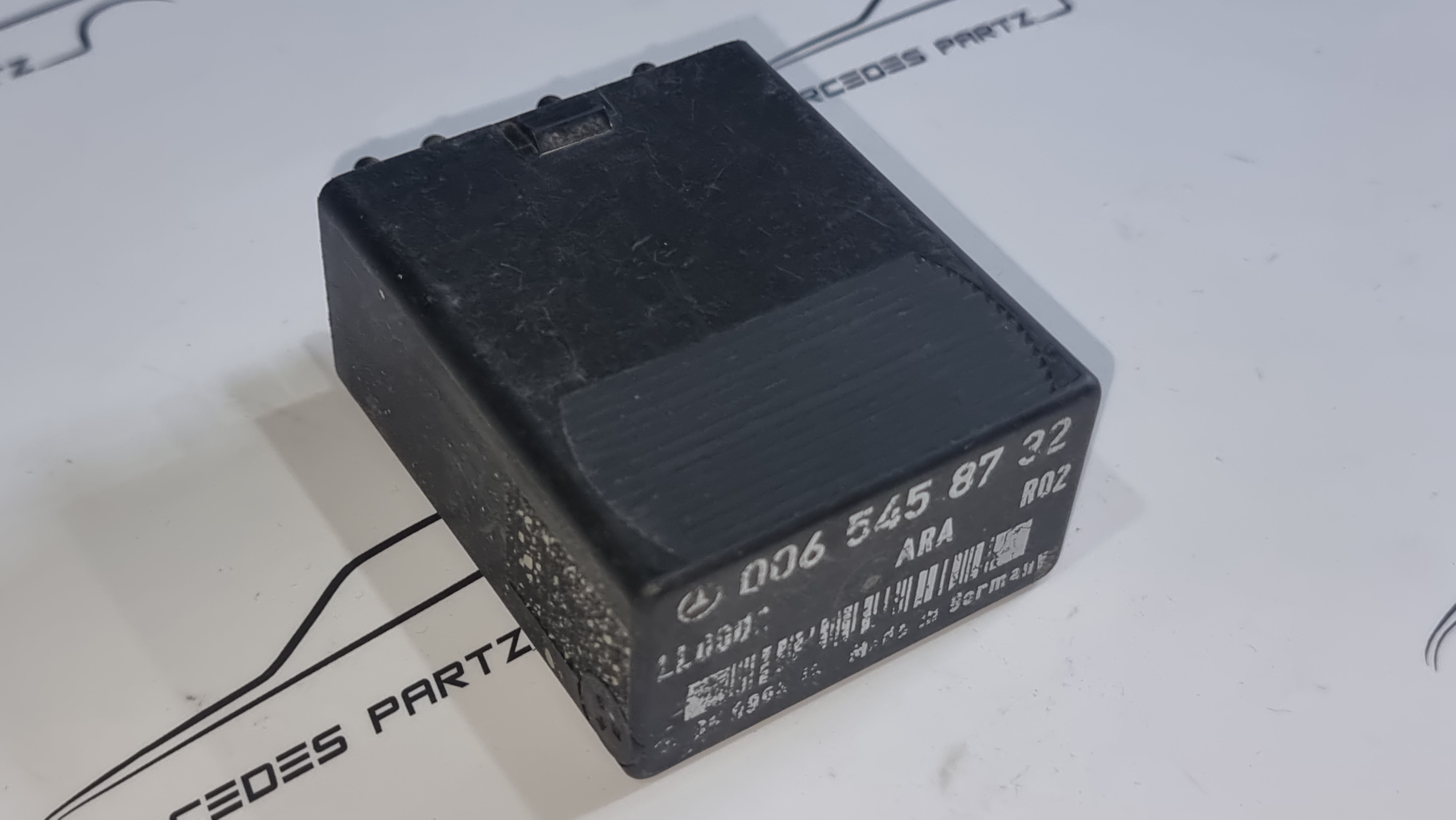 W201 W124 anti jerk cut in control unit relay NOS - mercedespartz