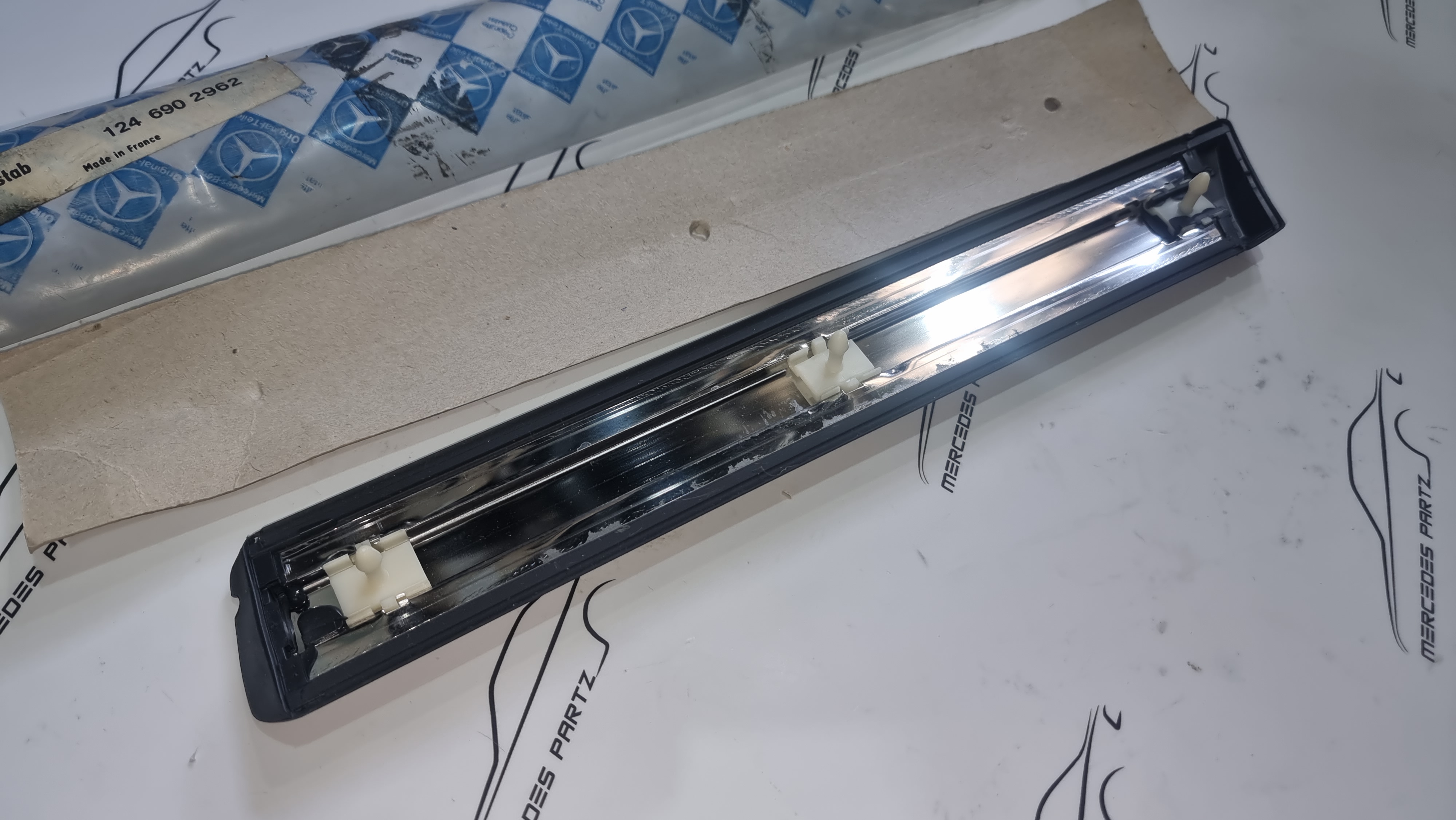 A1246902962 W124 front left fender ledge NOS - mercedespartz
