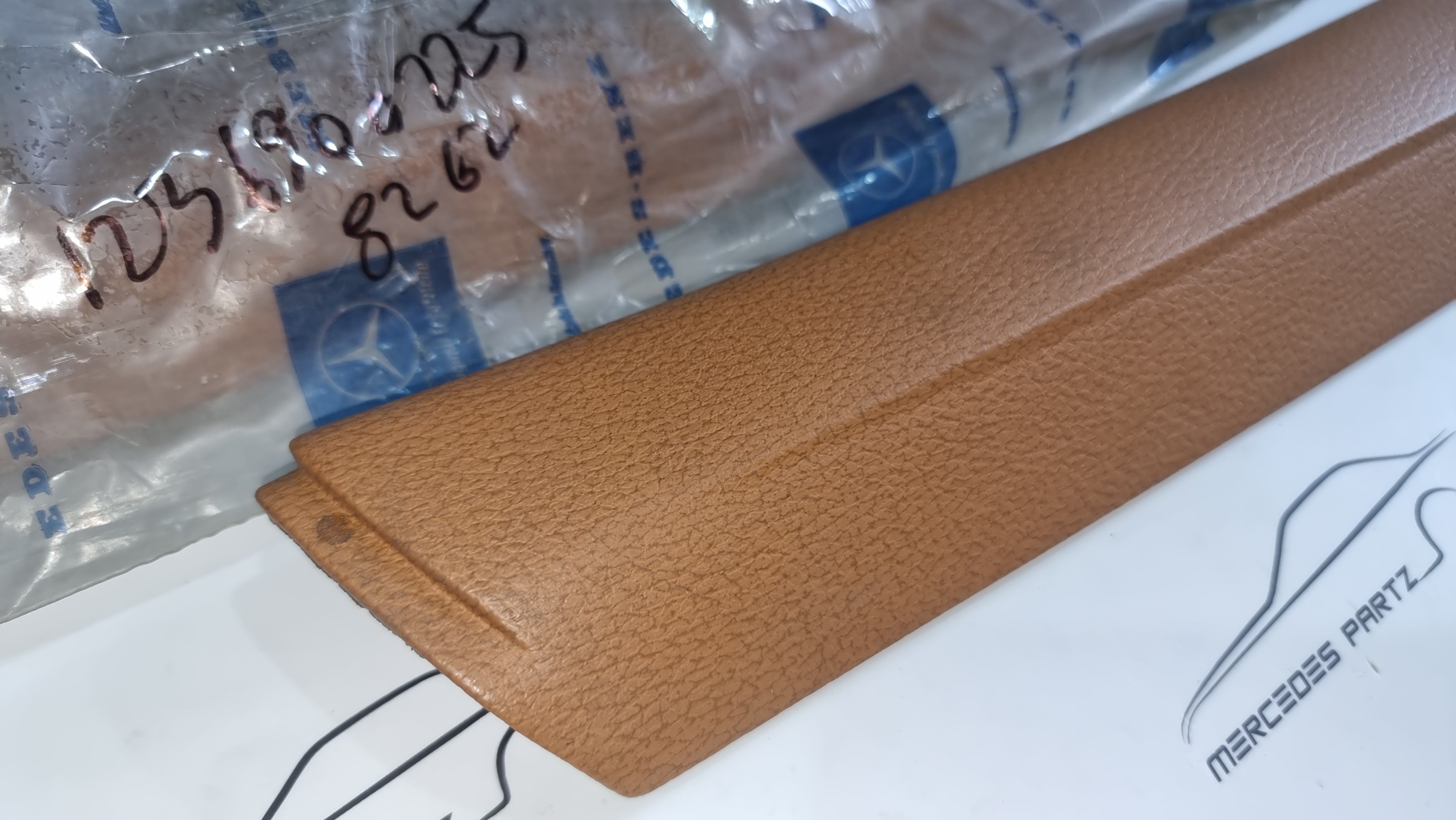 W123 right front cover paneling brown NOS A1236900225 8262 - mercedespartz