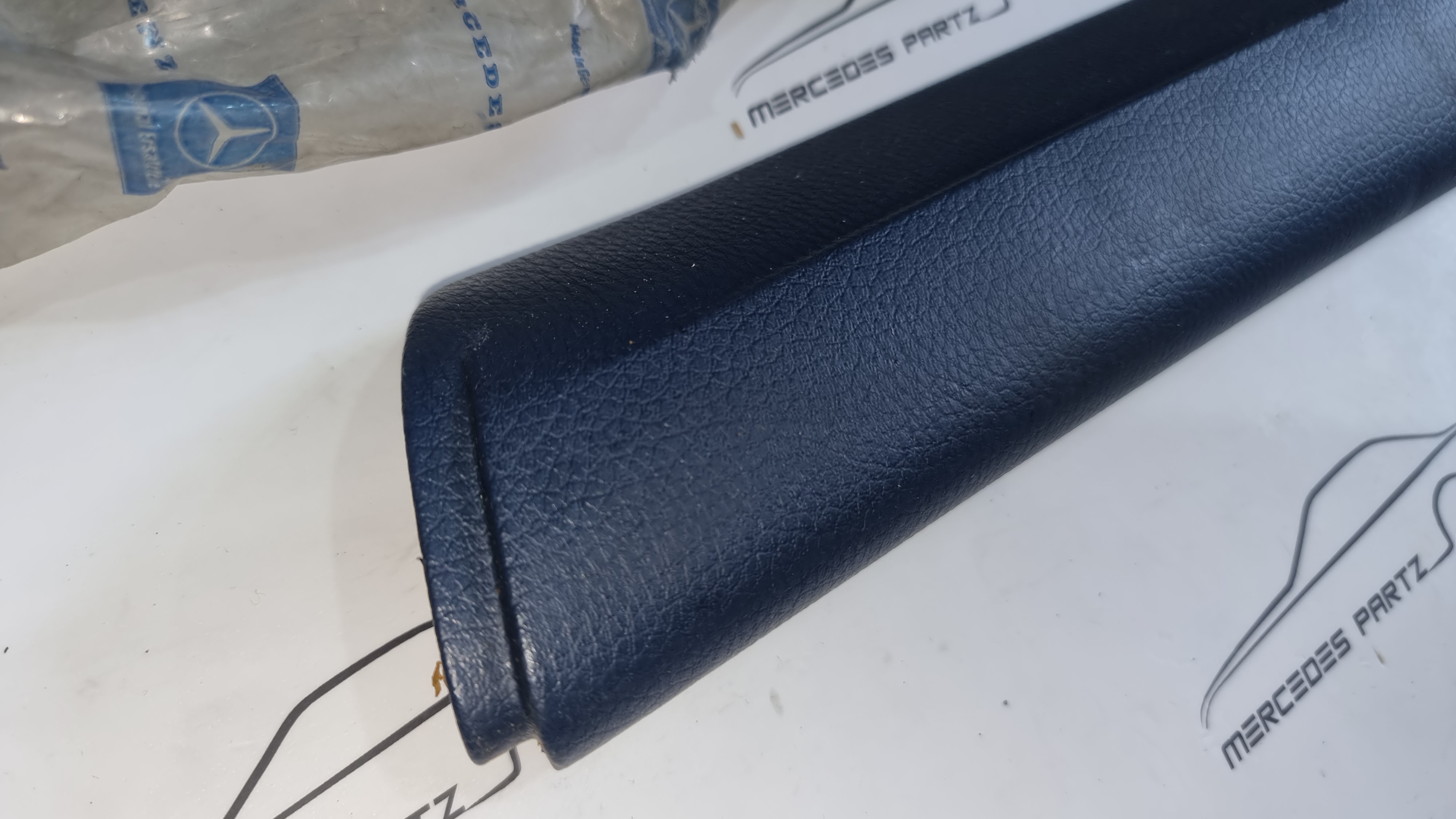 W123 left front cover paneling blue NOS A1236900125 - mercedespartz