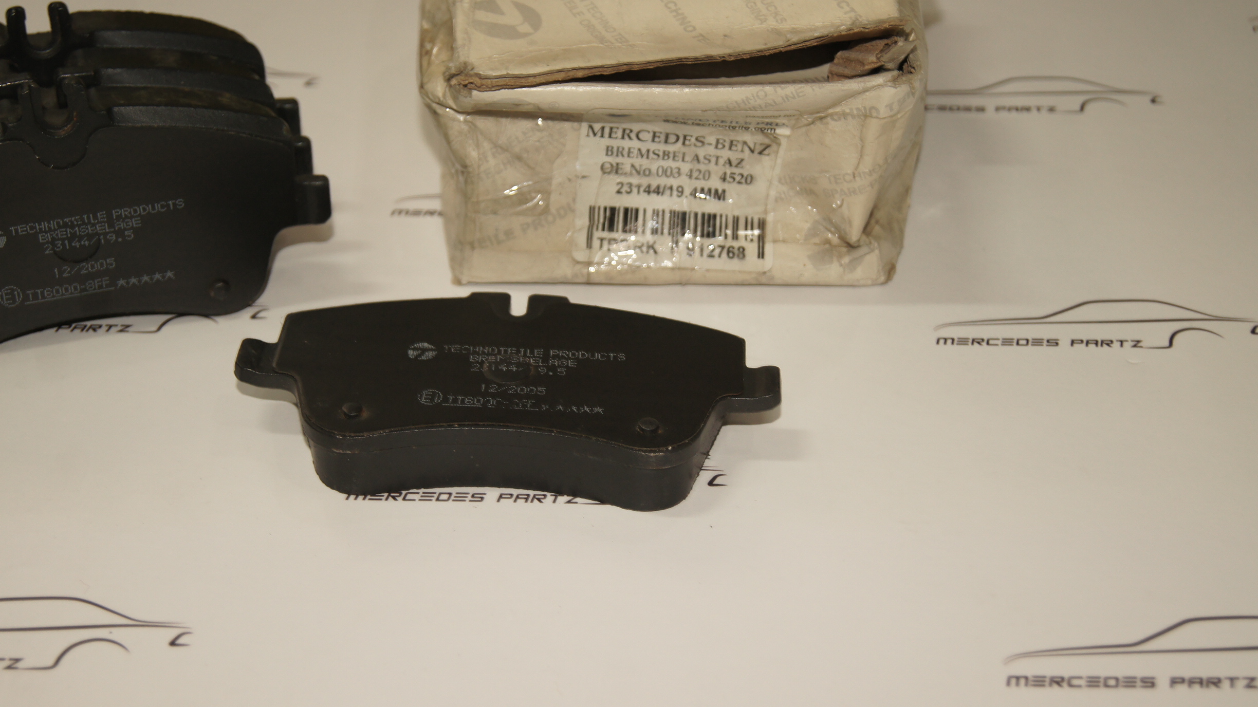 W203 front brake pads set - mercedespartz