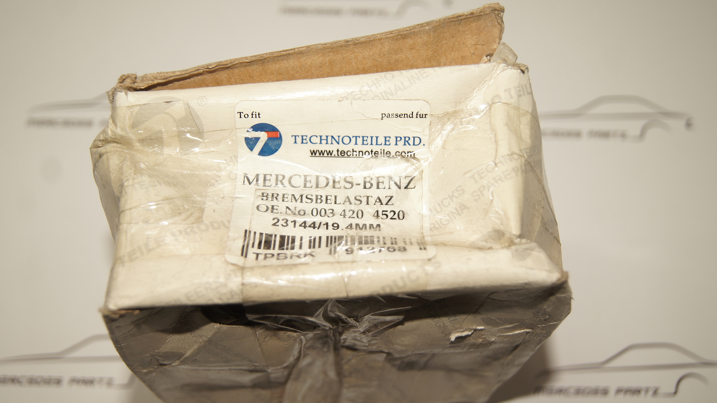 W203 front brake pads set - mercedespartz