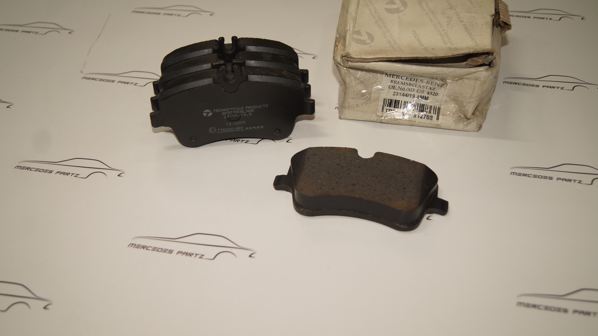 W203 front brake pads set - mercedespartz