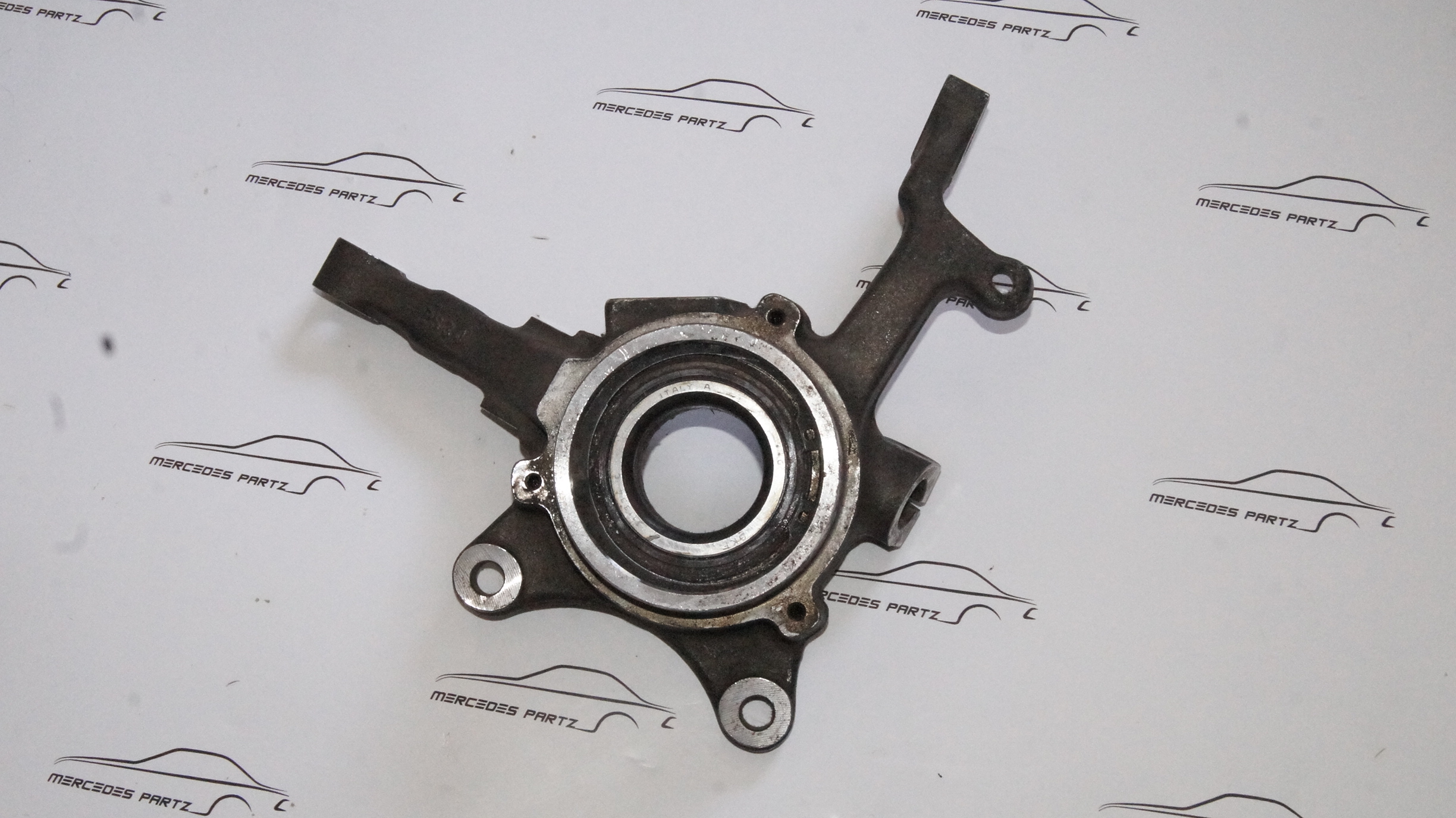 W124 4MATIC left steering knuckle NOS A1243300820 - mercedespartz