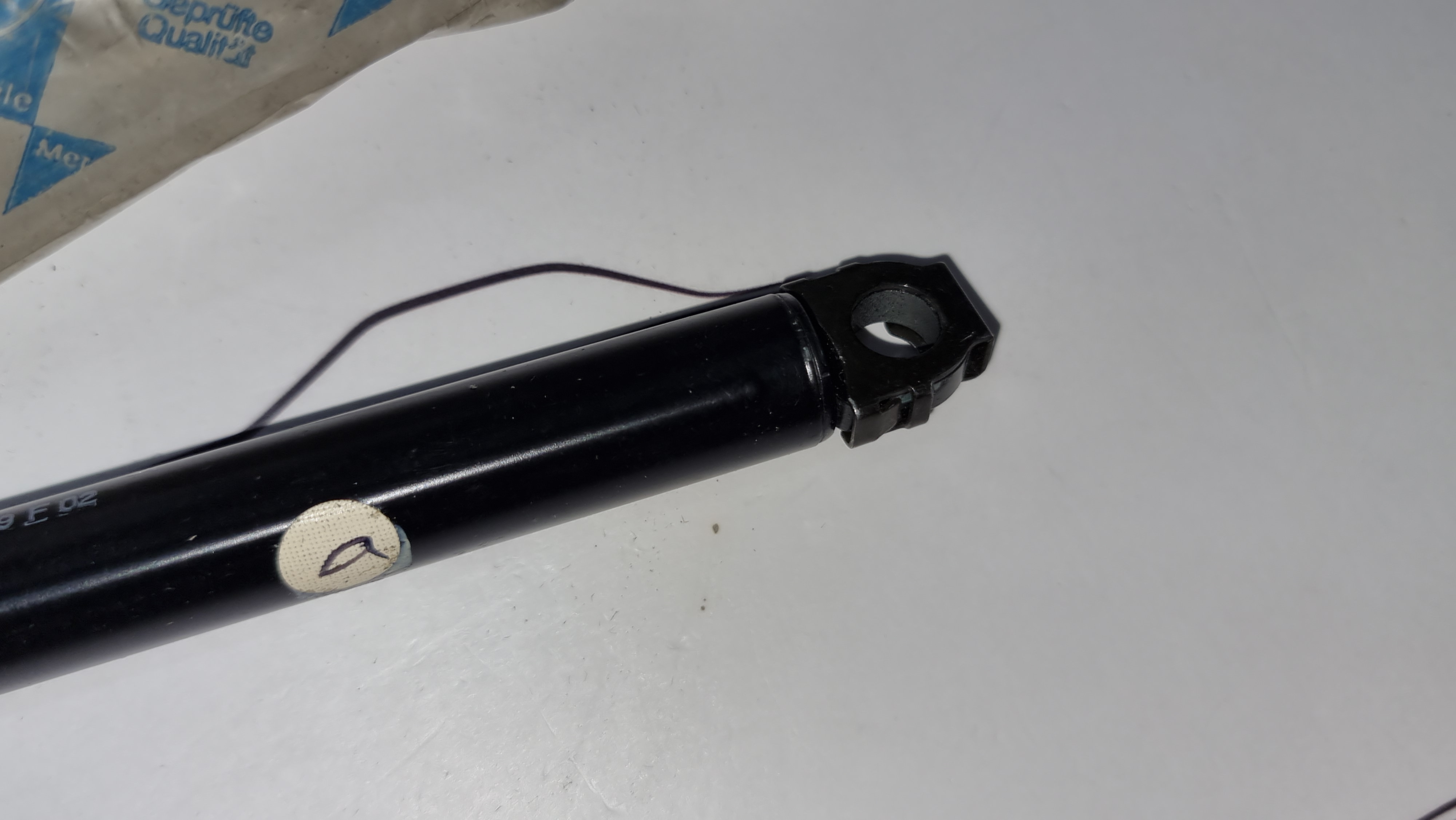 R129 trunk lid spring - mercedespartz