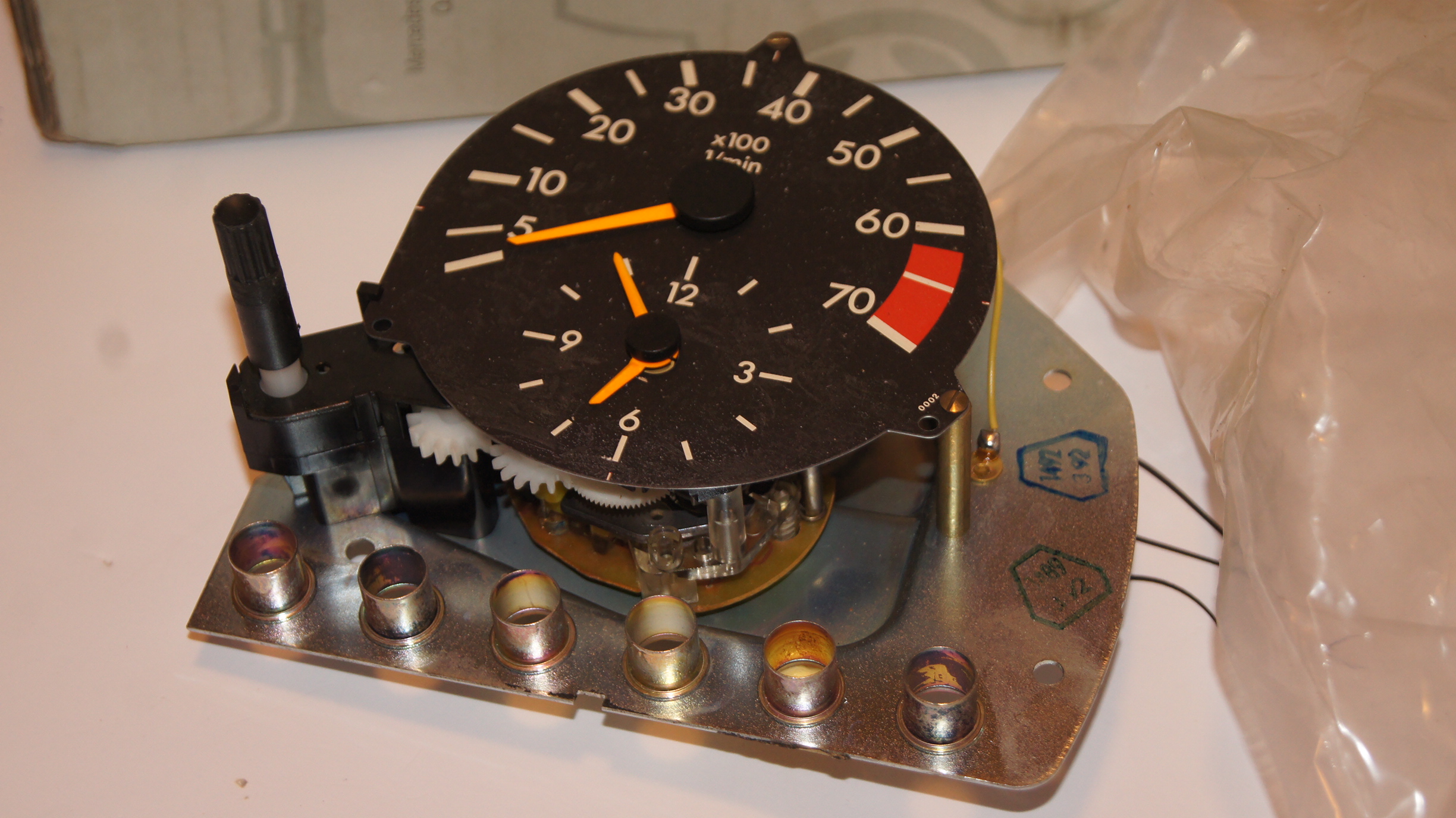 W124 W460 tachometer with clock NEW NOS – mercedespartz