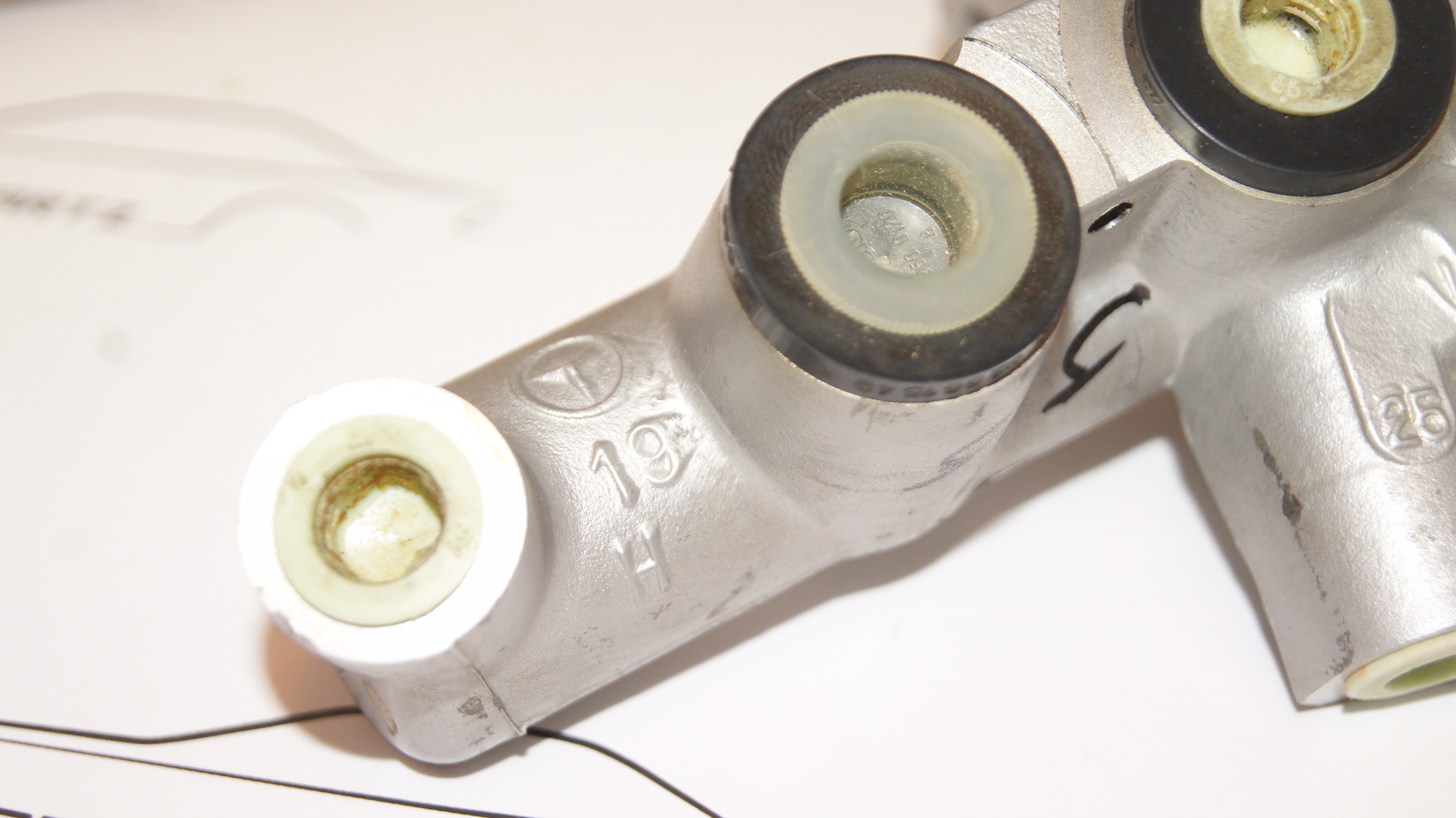 W202 W210 brake master cylinder NEW NOS **FREE SHIPPING** - mercedespartz